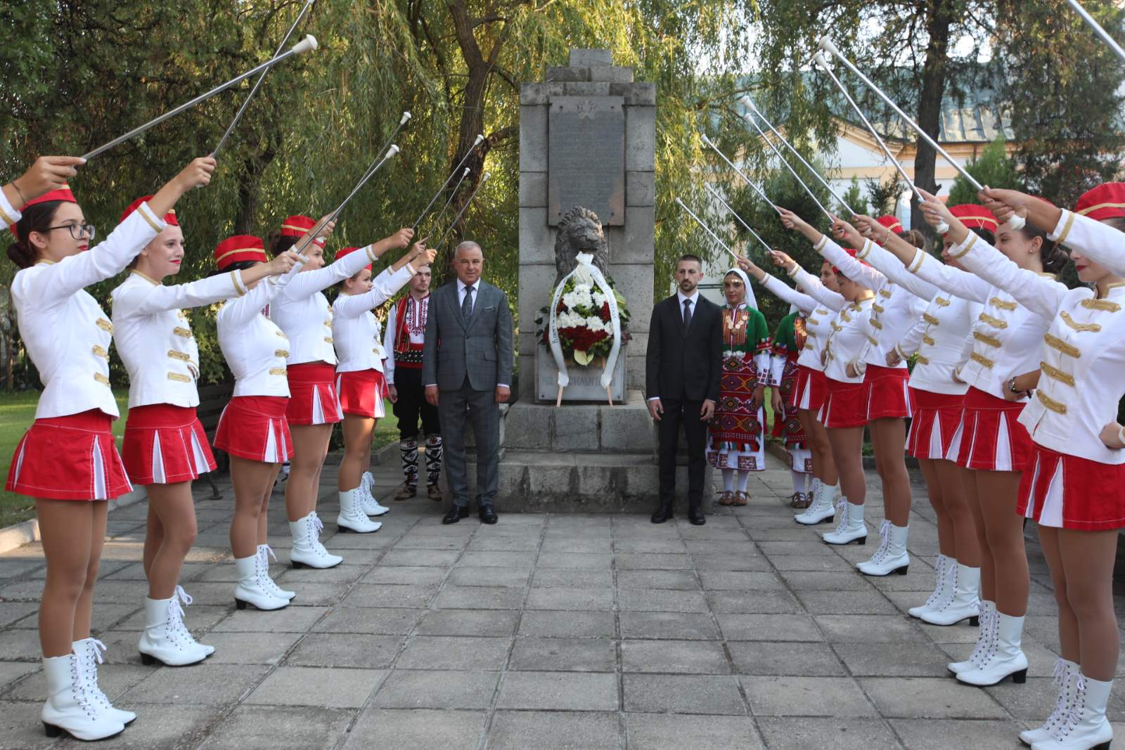 С шествие до паметника „Лъвчето“ бе поставено началото на вечерната ...