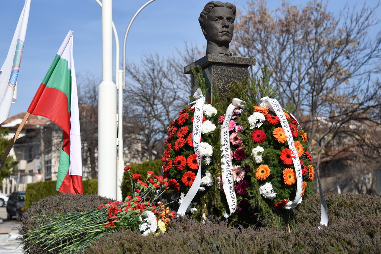 149 години безсмъртие! Симитли се прекланя пред Апостола на свободата ...