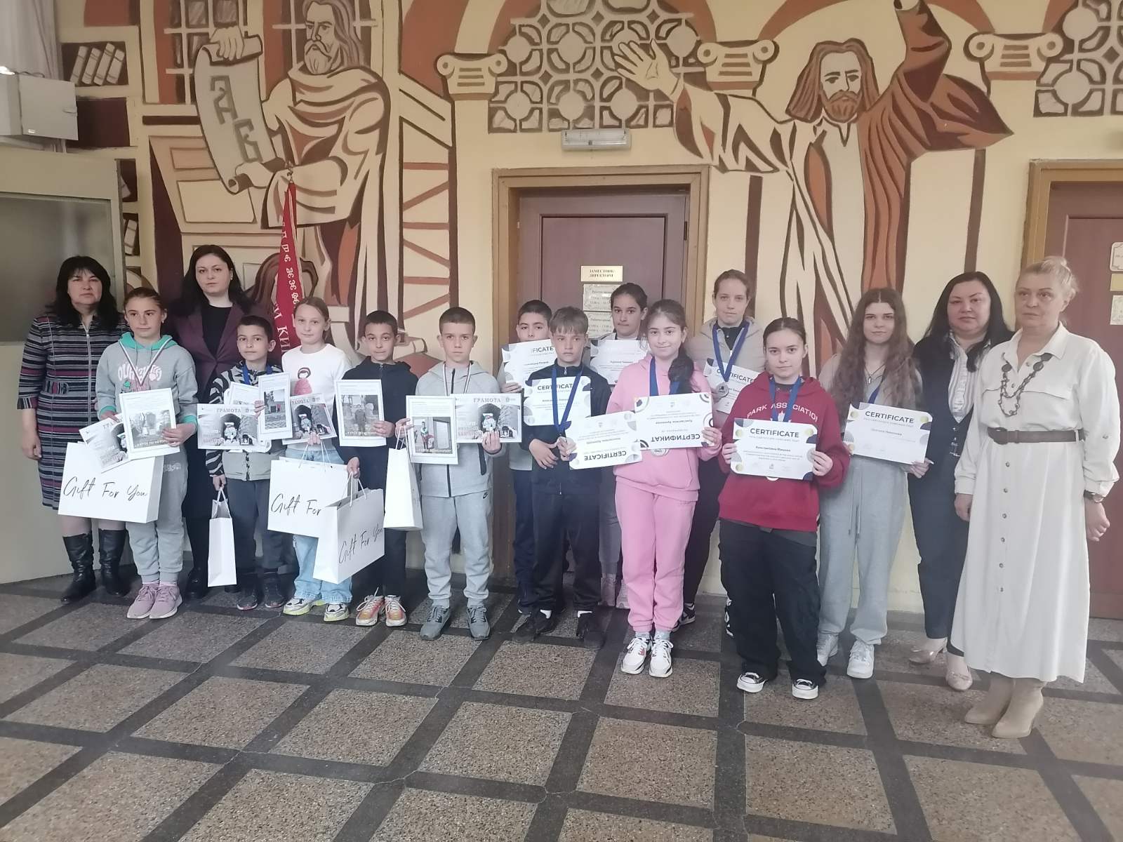 Ученици от СУ „Св. Св. Кирил и Методий“ в Симитли с медали на ...