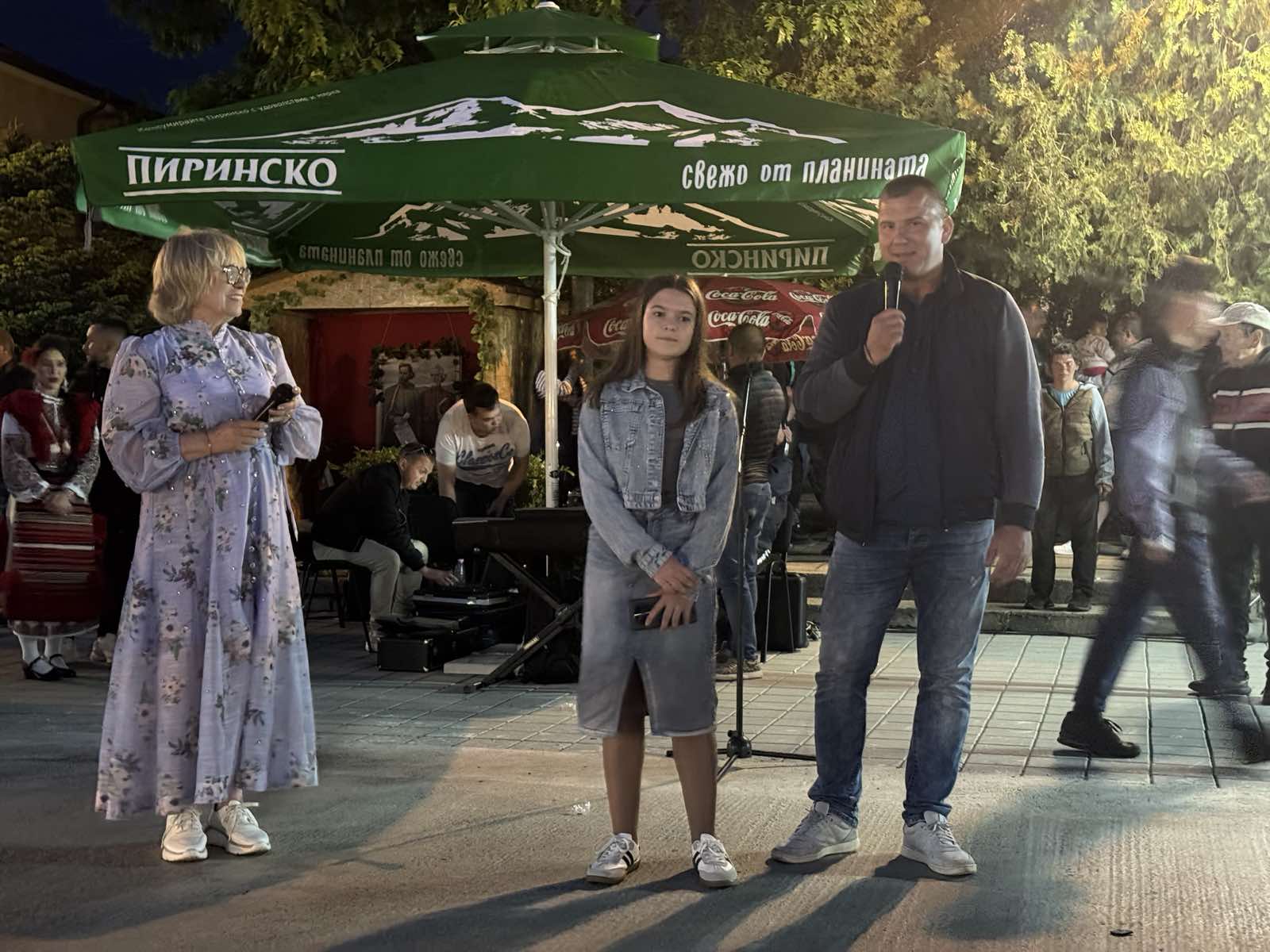 Гостуващи изпълнители, веселие и празнична заря за 70 години село ...